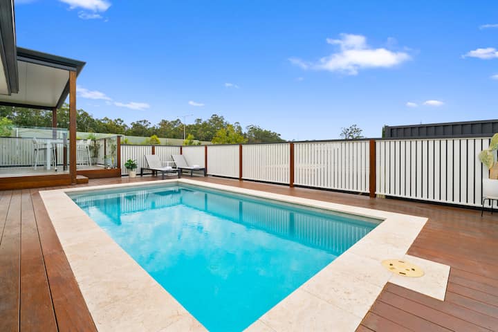 Burleigh Heads Family Getaway - Australia