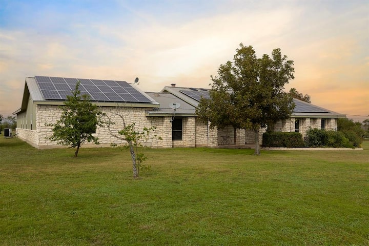 Pool Party Paradise - Sleeps 12 - Georgetown, TX