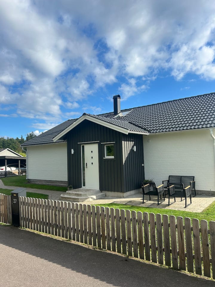 Nyrenoverat Hus Med Pool Endast 1 Mil Från Kalmar - Kalmar