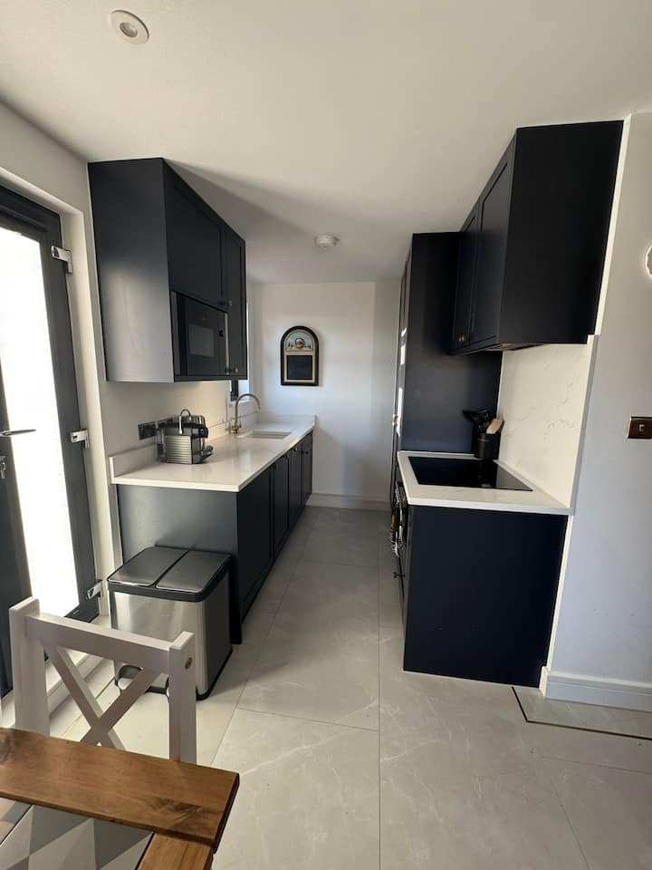 Fabulous Two Bedroom Apartment - Bromley