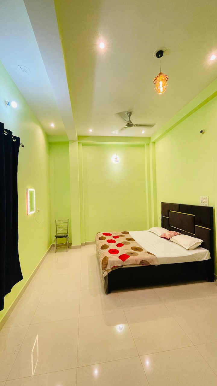 Peaceful Stay Near Kaal Bhairav Temple - Varanasi