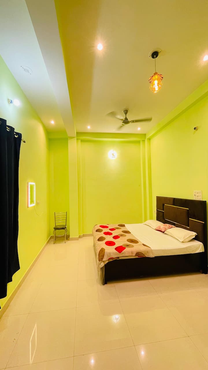 Peaceful Stay Near Kaal Bhairav Temple - Varanasi