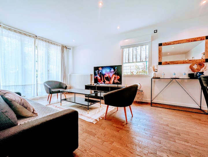 Chic Et Spacieux Appart Avec Parking Et Jardin - ibis Clamart Paris Velizy