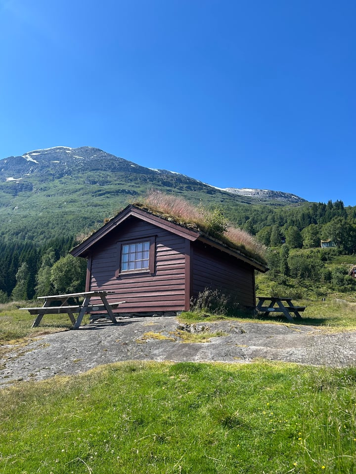 Nasjonalromantisk Liten Hytte - Olden