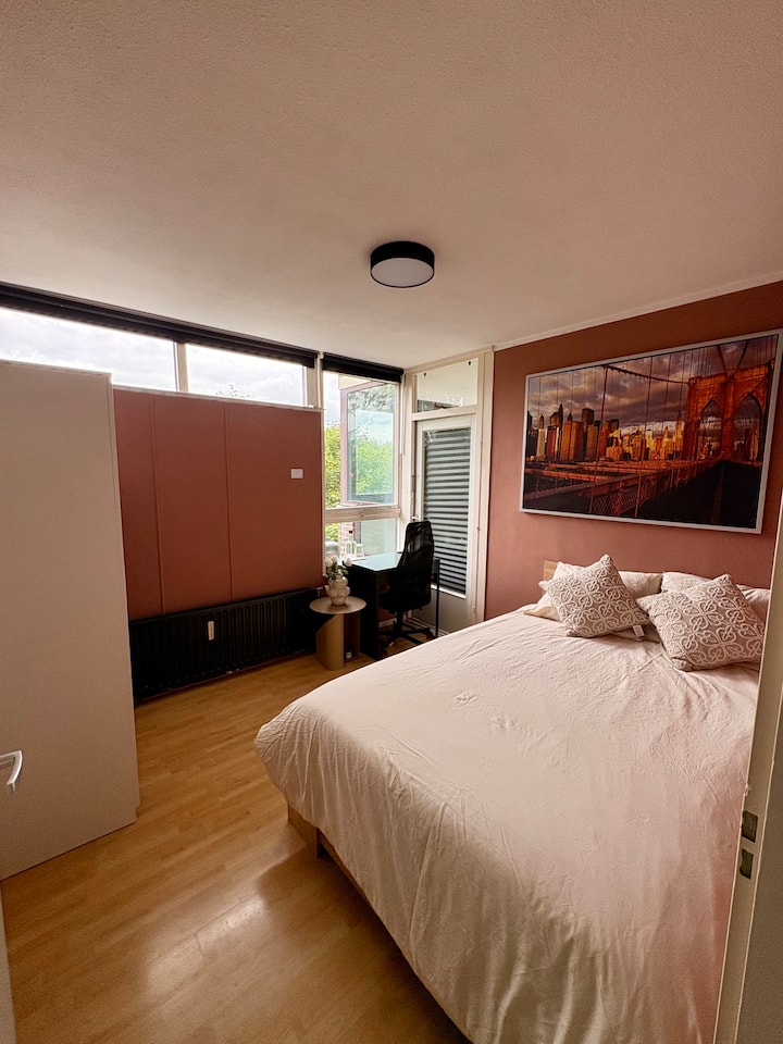 Cozy Private Room In Shared Apartment - Best