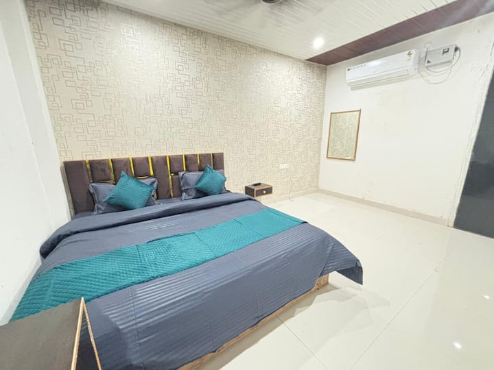Anagen Guest House
Standard Ac Room - Sitapur