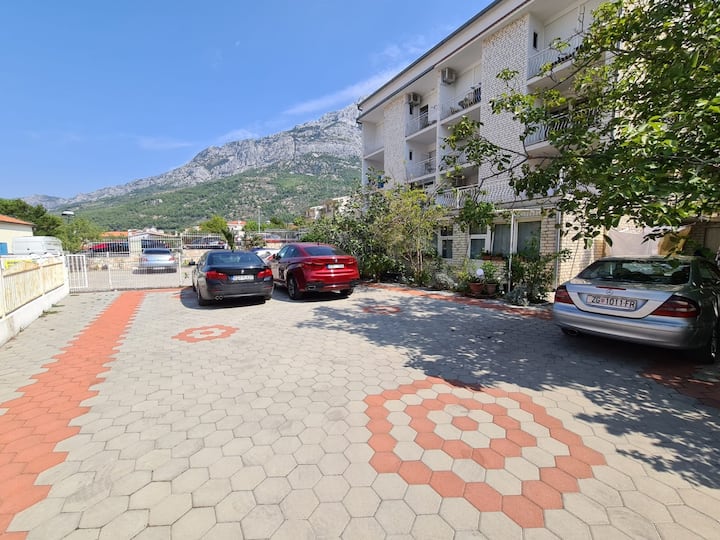 Big Apartment Near The Beach - Baška Voda