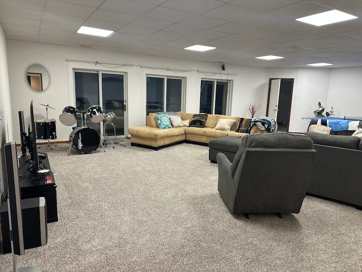 Stunning Lake, Kayak, Fall, Swing, Hot Tub Home! - Medford, NJ