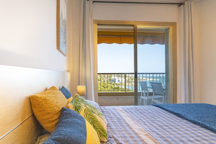 Beachfront · Seaview · Pool & Beach · Best Stay - Salou