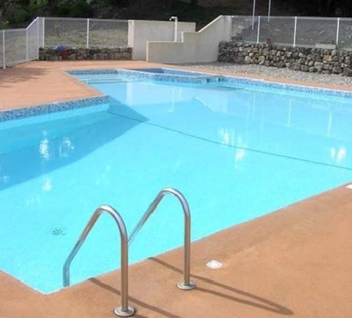Emplacements Camping + Piscine - Largentière