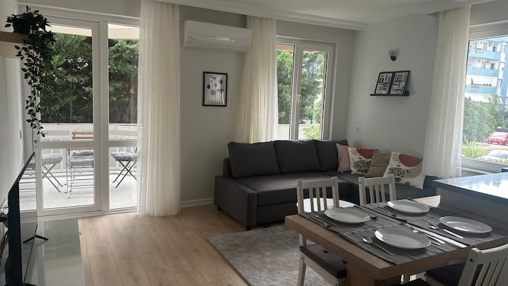 Cosy Seafront Apt - Antalya