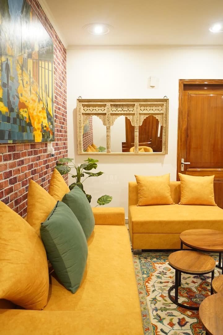 7bhk Megastay @116 | Spacious & Pvt By Iri Homes - Noida