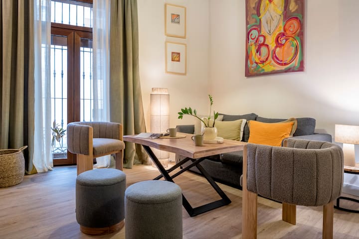 Monkeys Apartments Bustos Tavera - Seville, Spain