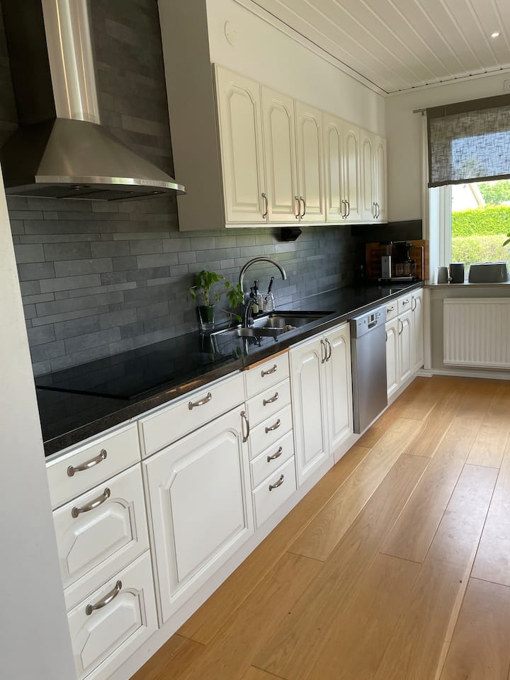 Villa Med Stor Trädgård, Nära Vänern - Lidköping