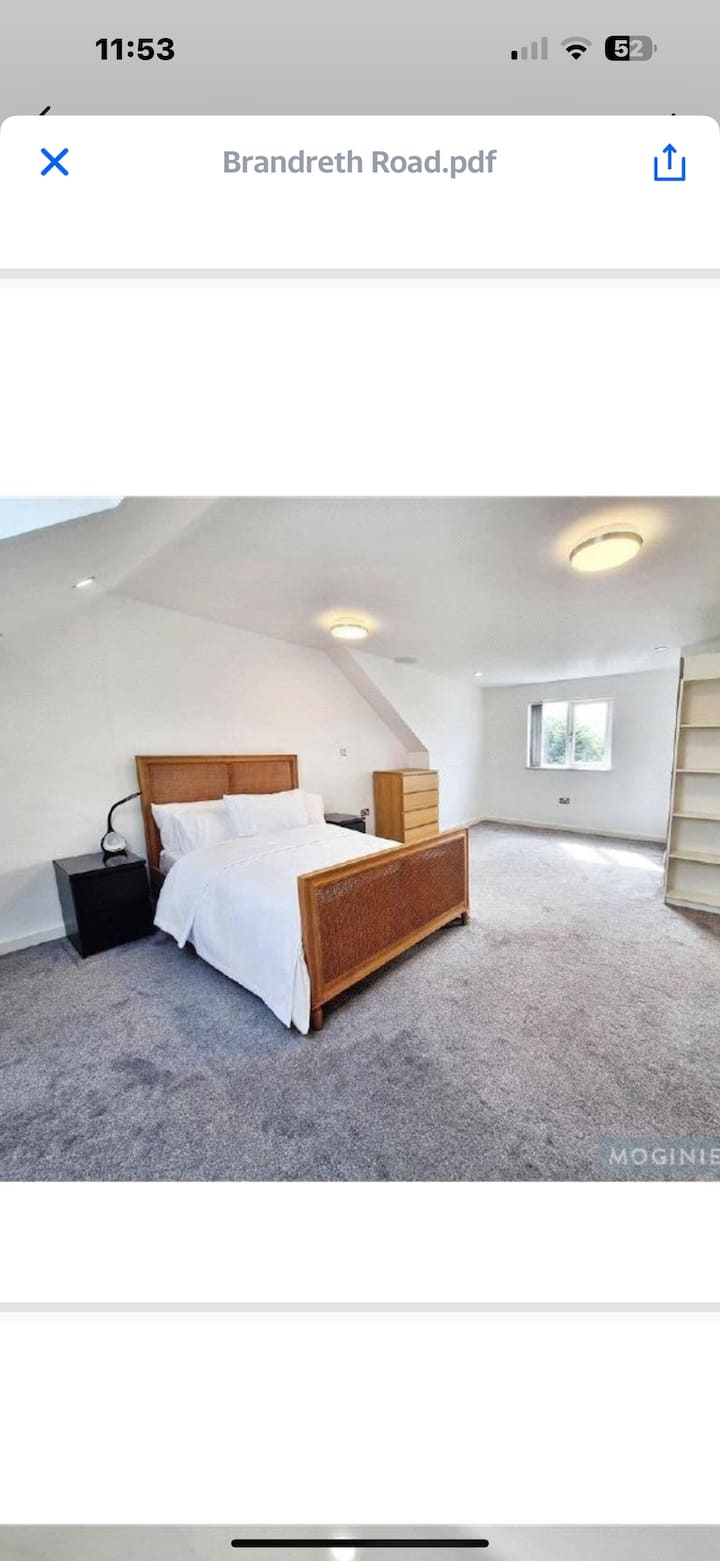 Bright And Modern House - Cardiff