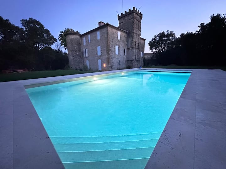 Suite De La Tour Au Château De Saint-christol - Alès