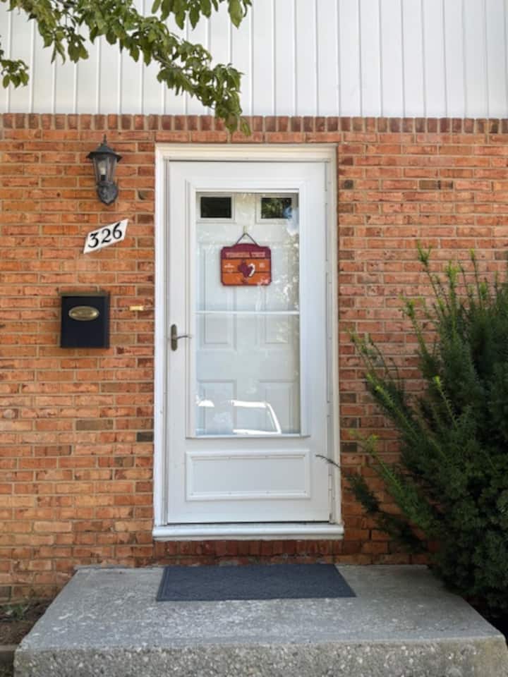 2 Story Townhouse In Blacksburg - Blacksburg
