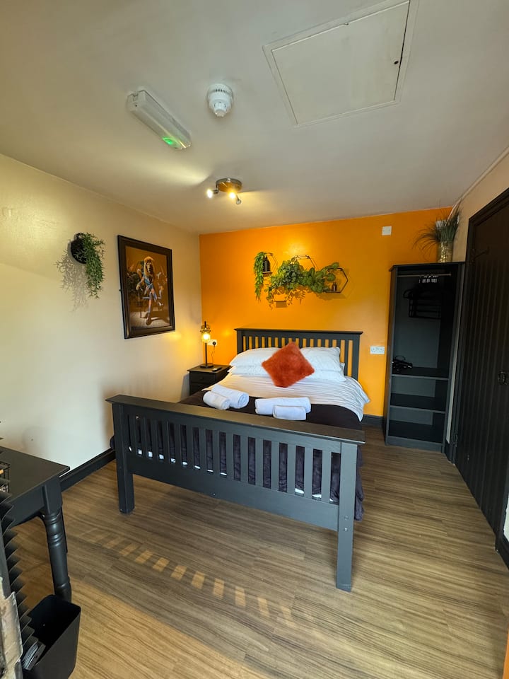 The Angel Inn Letting Room (Lion Room) - Port Talbot