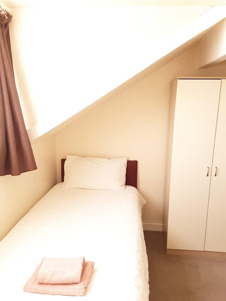 2nd Floor Room 7, 1 Single Bed, 1bathroom - Blackpool