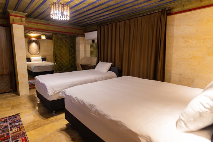 Aile Odası 4 Kişilik Kahvaltısız - Nar