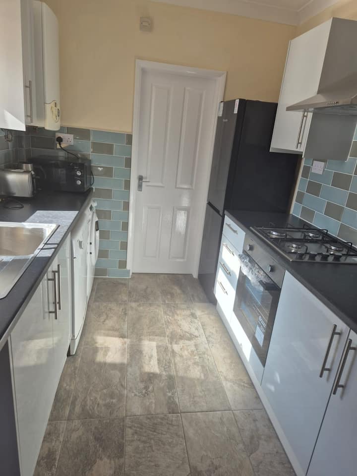 Spacious Large 4br House Train Station/university - Northampton