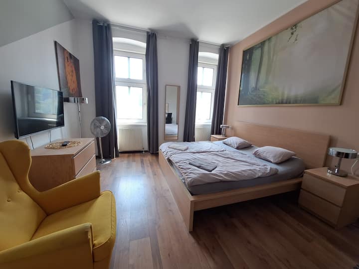 Cozy City Apt. 2br ~ King Bed ~ Wifi ~12min Center - Vienna
