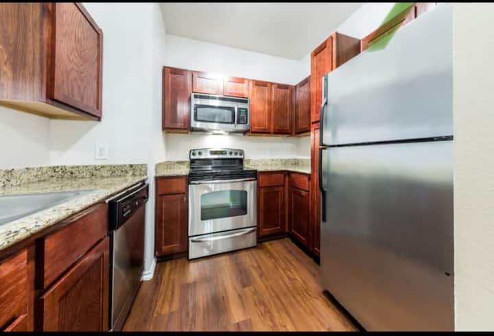 Apt Next To Shopping Community! - Sunset Valley, TX