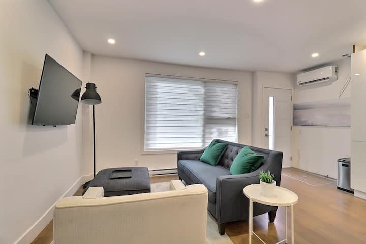 Home Away From Home~2 Bdrs Near Metro,8 Mins To Dt - Montreal