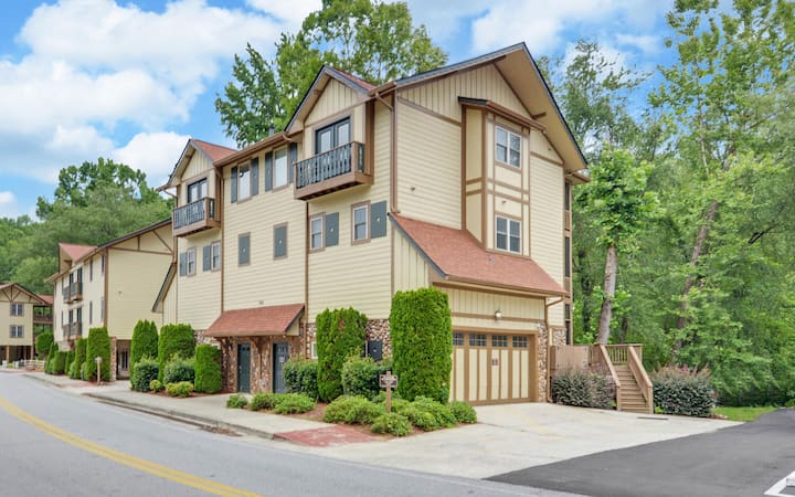 Riverside Trout Cottage - Helen, GA