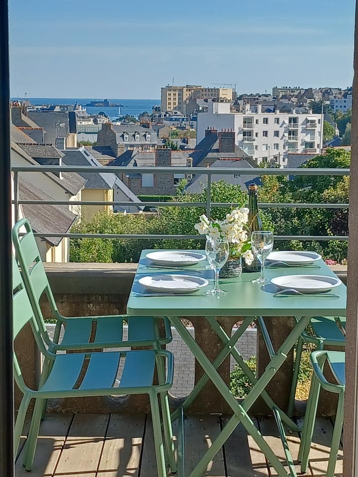 Appartement Centre. Vue Mer. 2 Chambres. Parking - Dinard