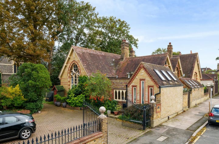 School Cottage Conversion - London, UK