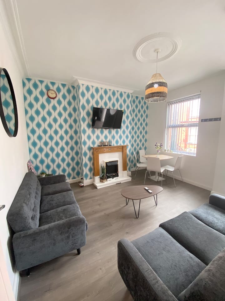 *Comfy, 2 Bedroom House* - Leeds