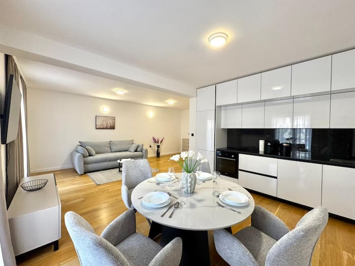 Sunny Bay- 2 Bdr Superior Suite 3 - Budva