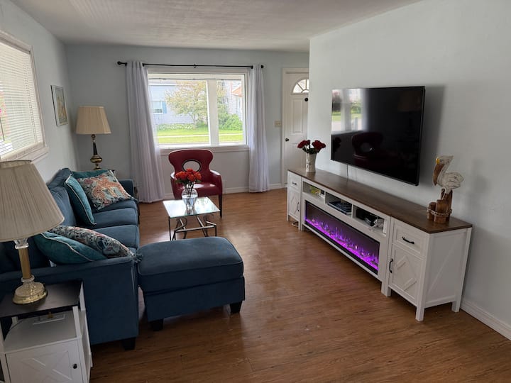 Welcoming Home Near Waterfront - Alpena, MI