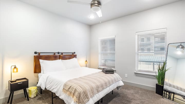 Superhost | Pristine 1br·cowboys·rangers·downtown - Grand Prairie