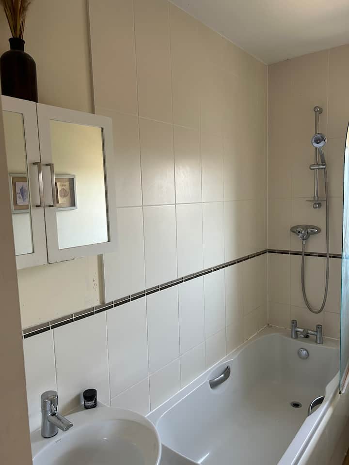 Charming 5 Bedroom Guesthouse - Northampton