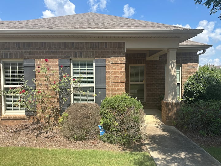 Spaced Out Townhouse - Huntsville, AL