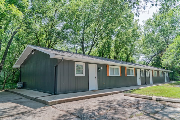 Jayhawk Landing-unit B - Lawrence, KS