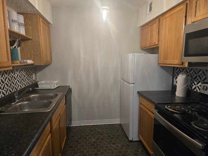 Comfortable Abode - Sedgwick County Zoo, Wichita