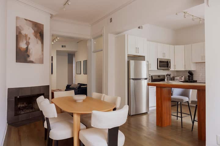 Designer Loft 2w | Heart Of Gold Coast/river North - Chicago, IL
