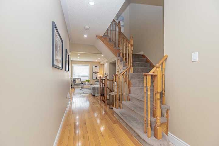 3 Bedroom Semi Detached House - Milton, Canadá