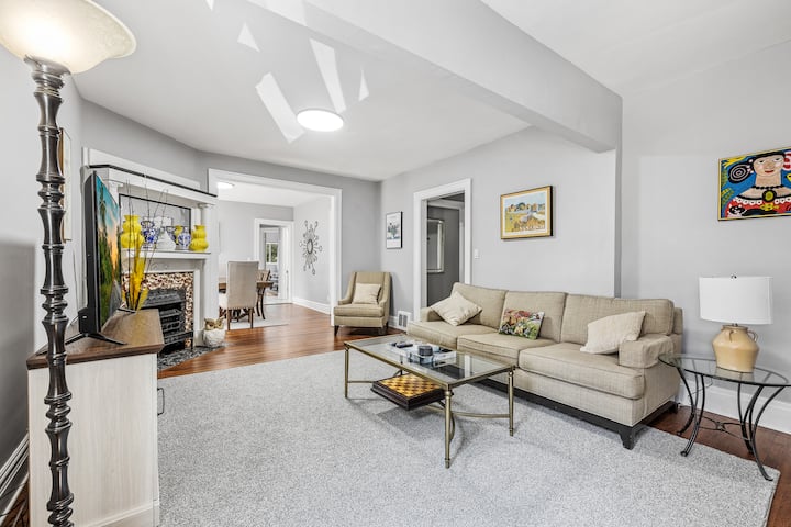 Spacious Buffalo 5br W/ Laundry - Buffalo, NY