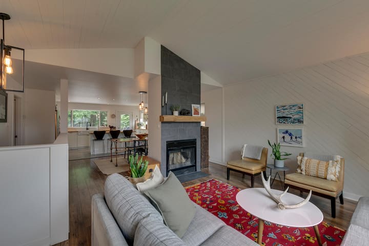 Squamish Family Home Backing Onto Magical Creek - Squamish