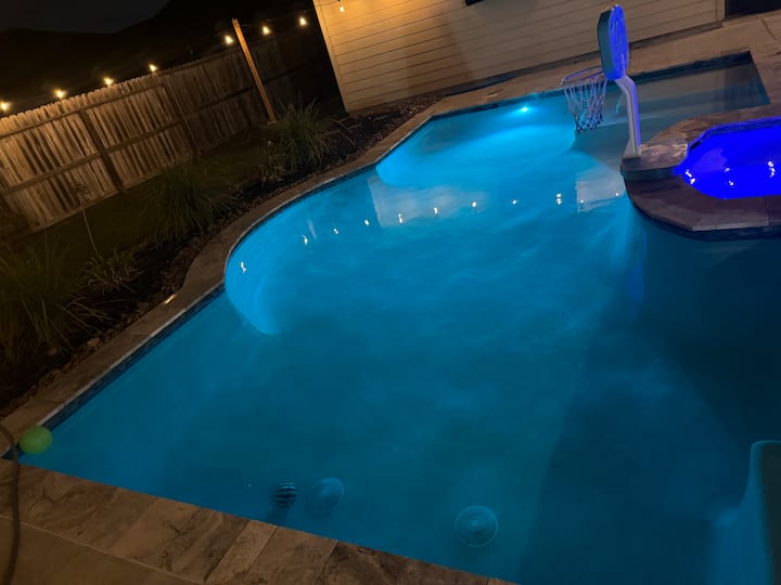 Two Lakes Poolside Paradise - Houston