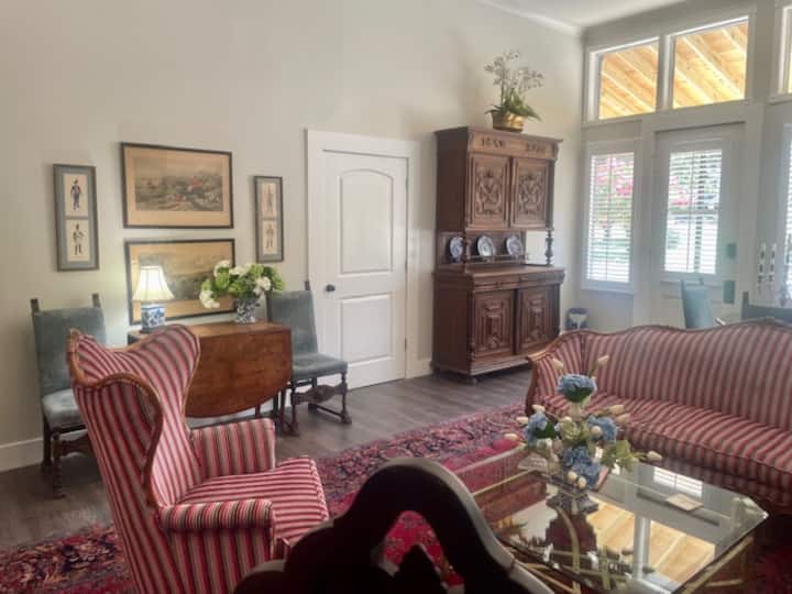 Honey House Airbnb (A) - Como, MS