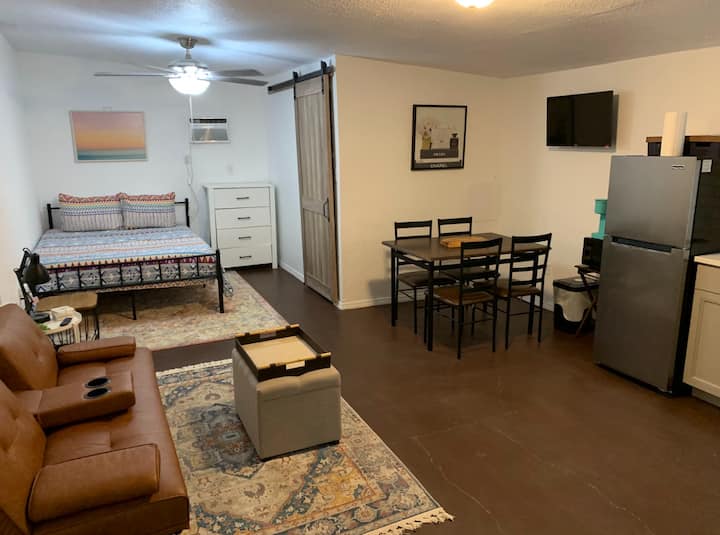 Casita Near Downtown San Antonio - San Antonio, TX