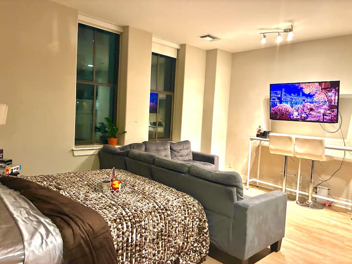 Studio Hotel-style Apt: City & Waterview W/rooftop - 볼티모어