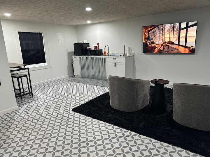 Studio Private Unit - Short Stay - Warren, OH