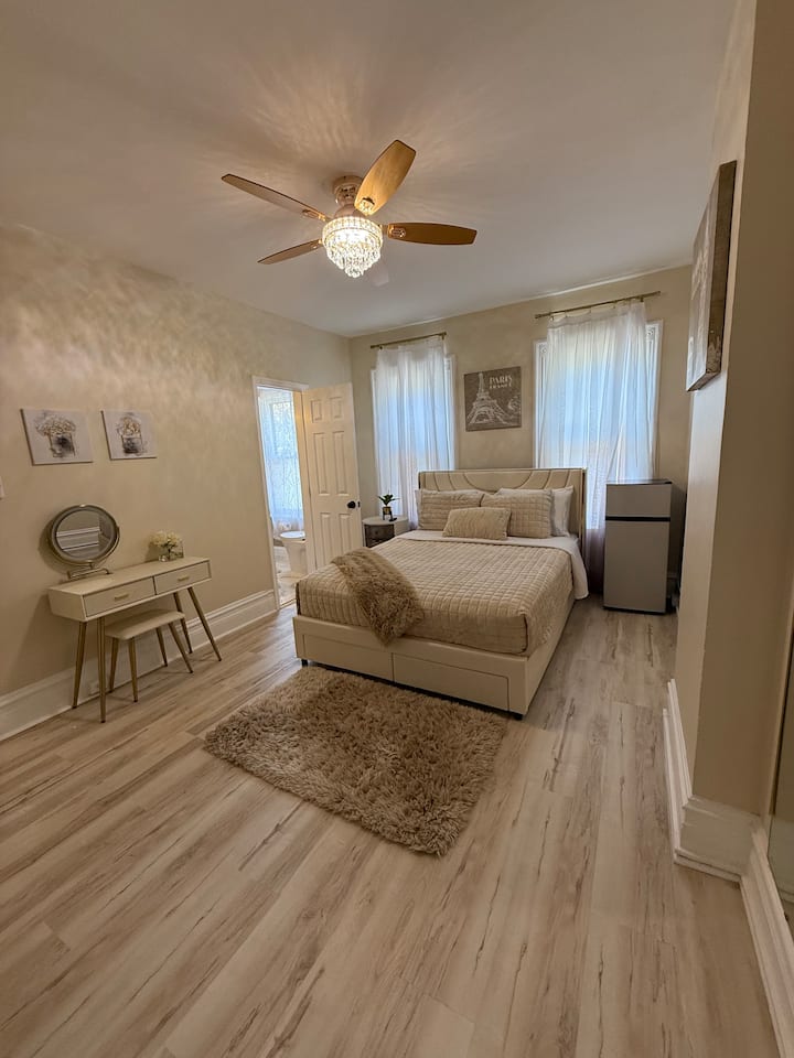 Cozy Beige Room With Private Bath | Rm 255 - Dover, DE