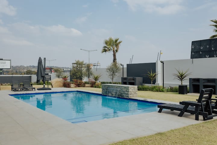 Serenity Spot Apartment – Pool, Gym, Workstation - Sandton